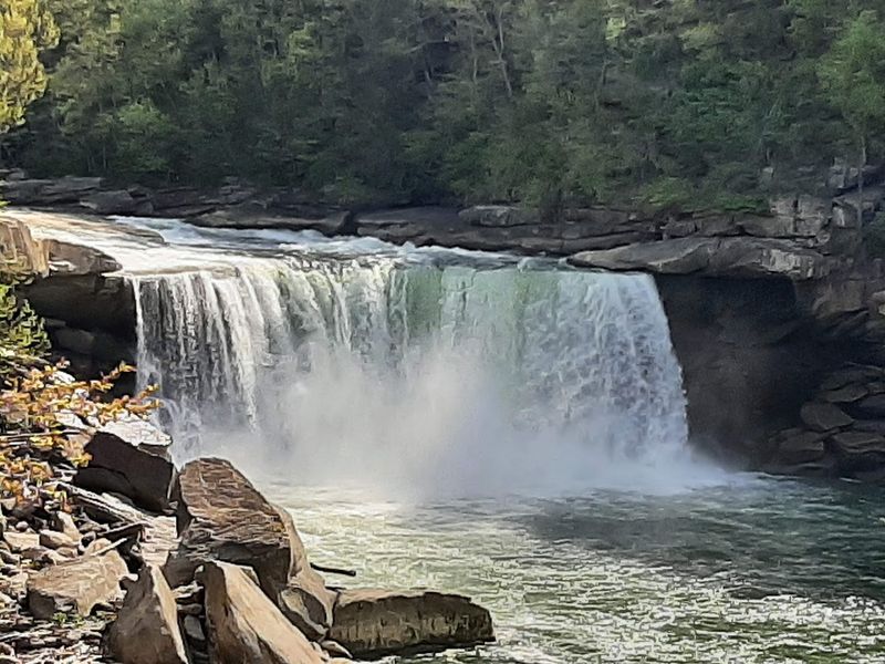 A newlywed bride disappeared over this Kentucky waterfall and visitors ...