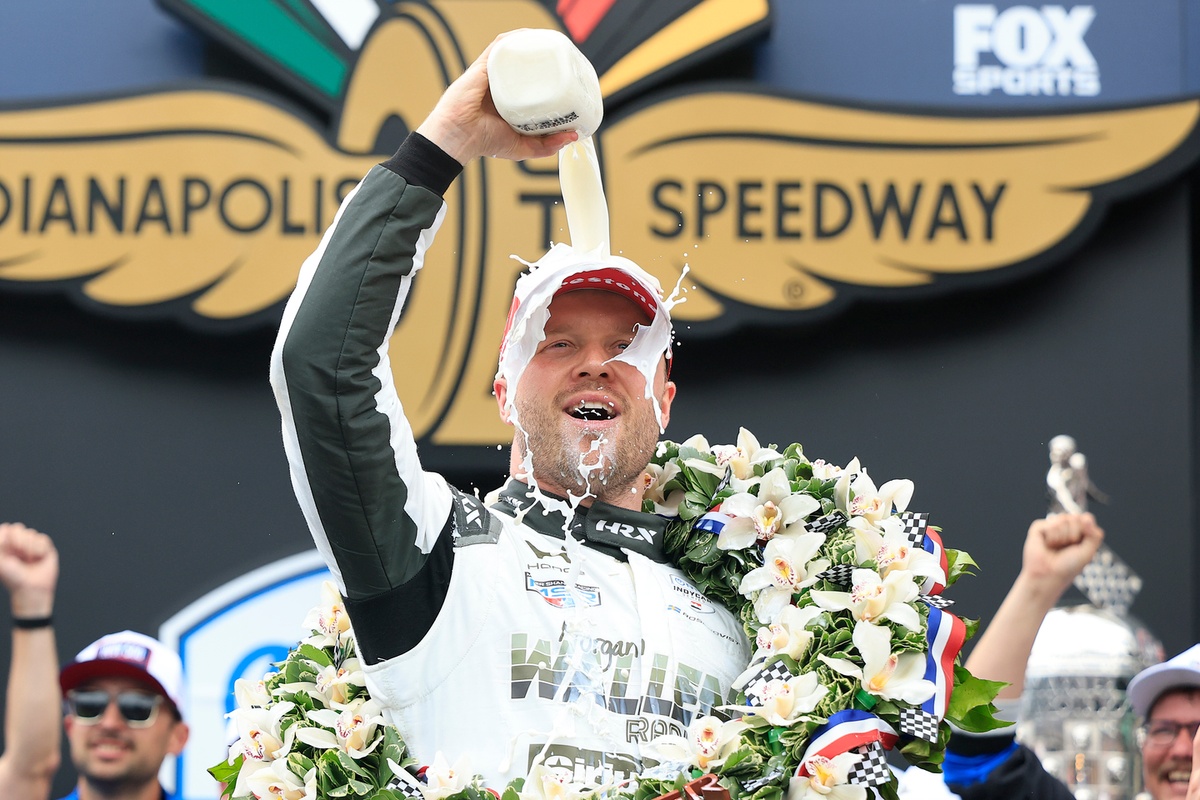 Rosenqvist wins 2026 Indy 500 in closest-ever finish