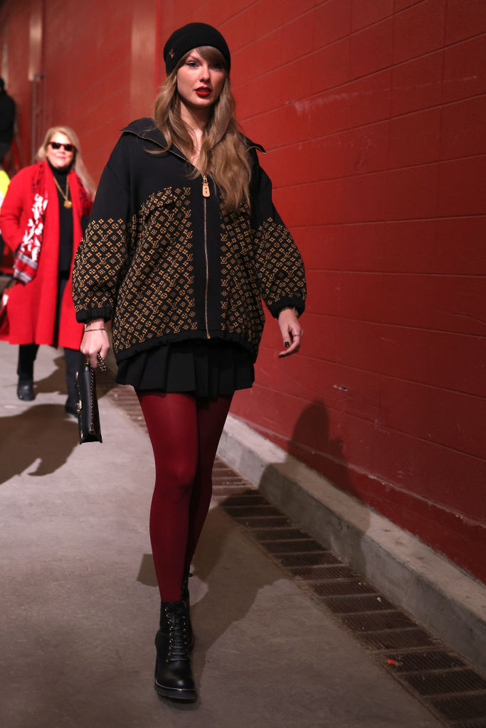 Taylor Swift gives courtside heels a buckled twist in Stella McCartney