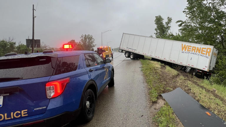 MSP: Semi-truck crashes on SB US-131 near I-96