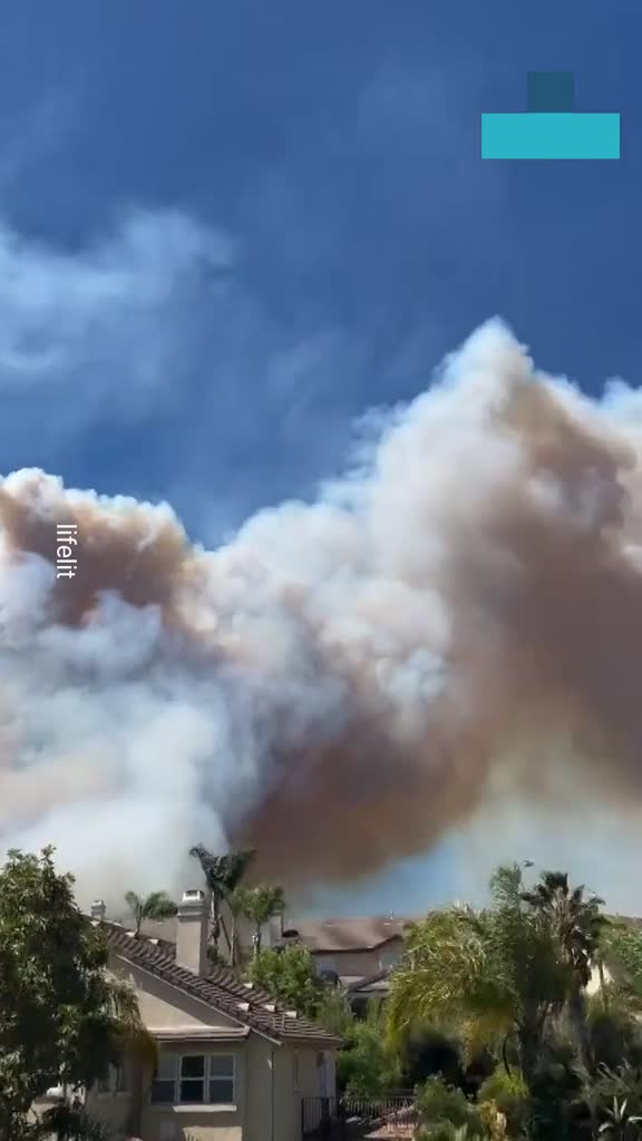 Residents flee as Sandy Fire rages behind homes in California
