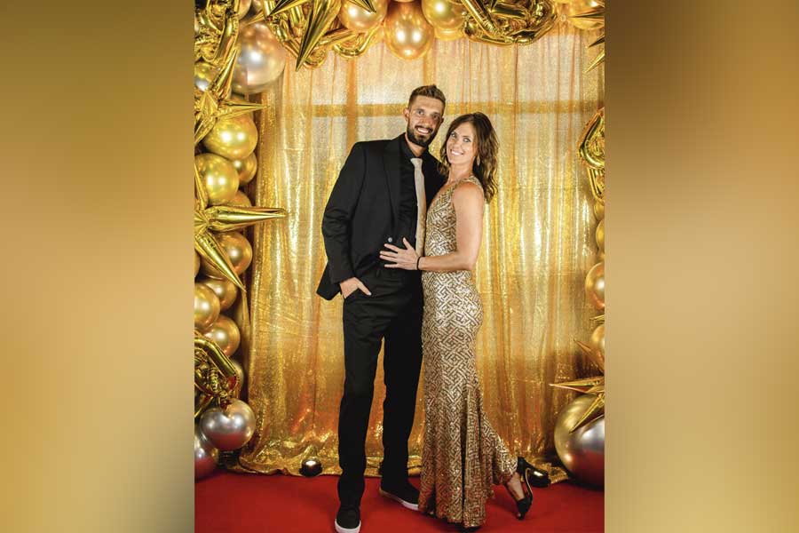 Utah couple holds ‘adult prom’ for couples seeking glamorous night out