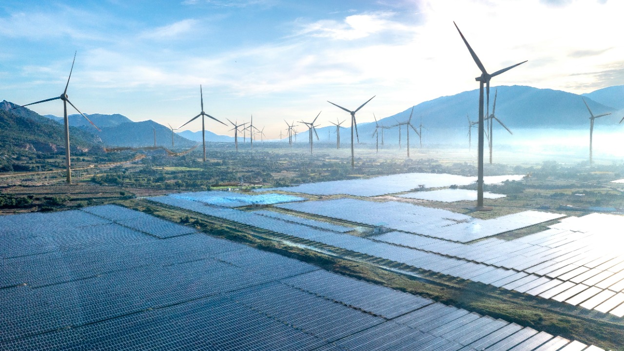 Texas just ran its entire grid on wind, solar, and batteries alone for ...