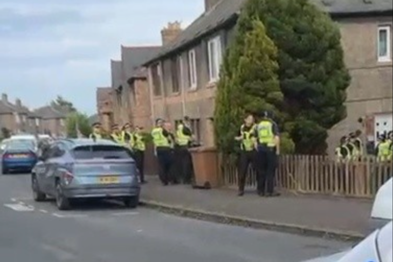 Police officer rushed to hospital after alleged dog attack in Dunfermline