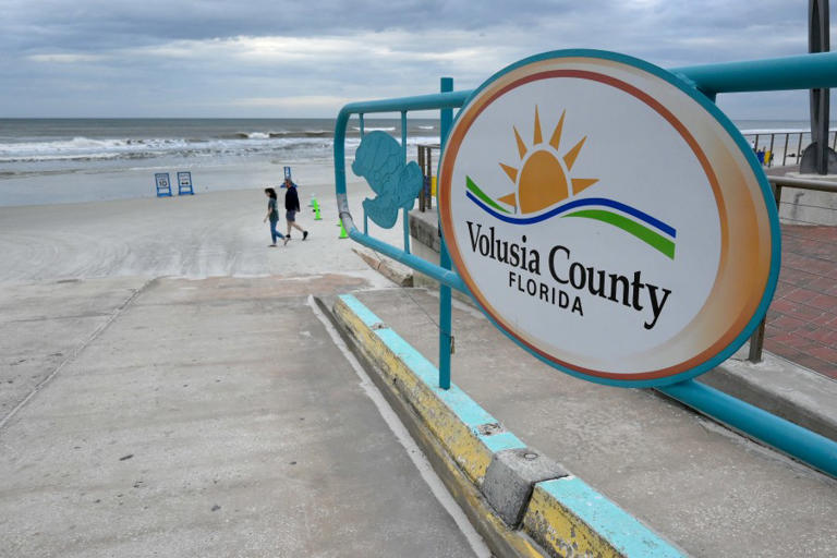 2-year-old girl dies after she was hit by car on Florida beach