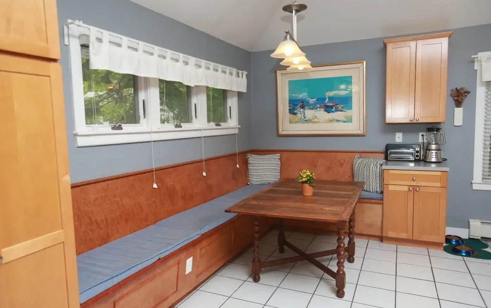 Small space dining that feels big
