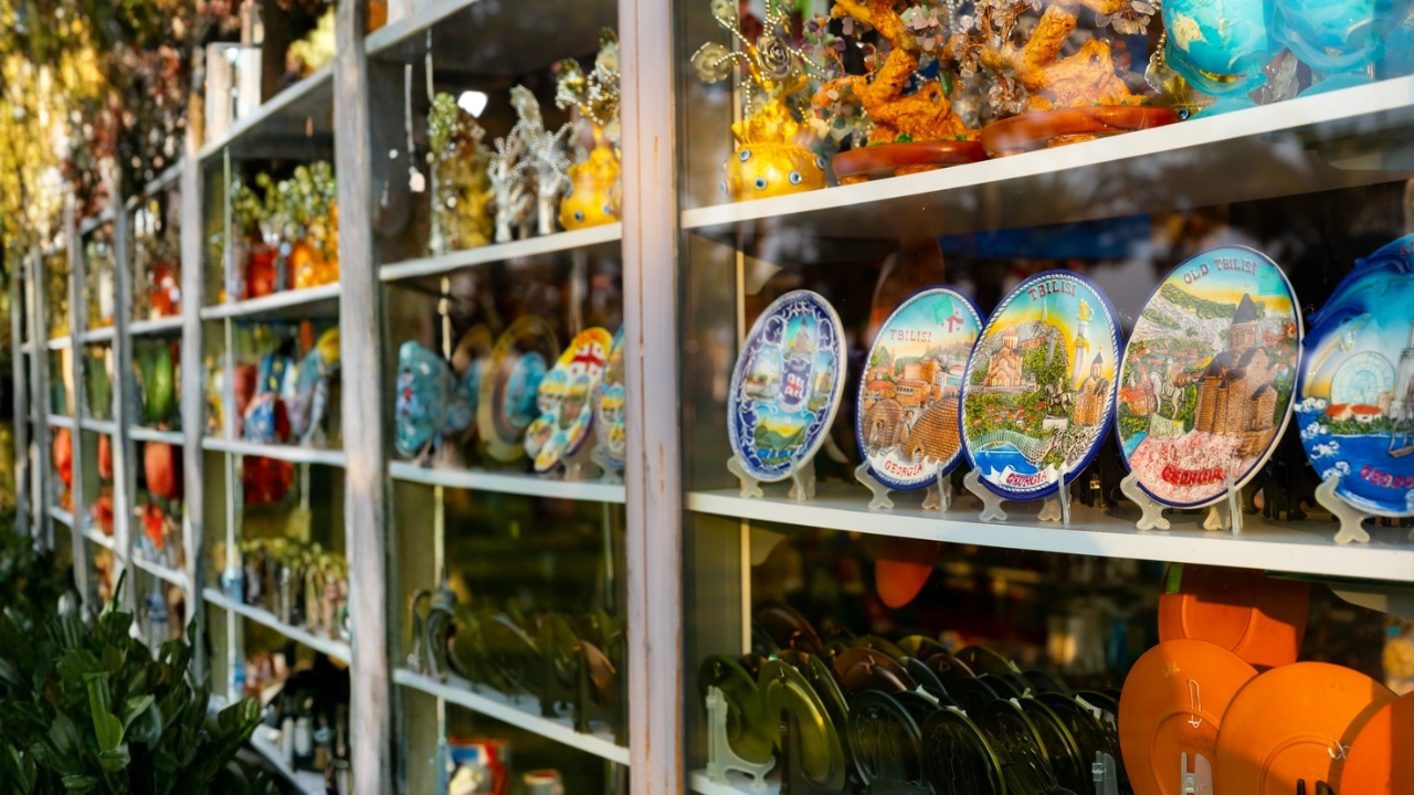14 classic souvenir shops and roadside oddities that still survive