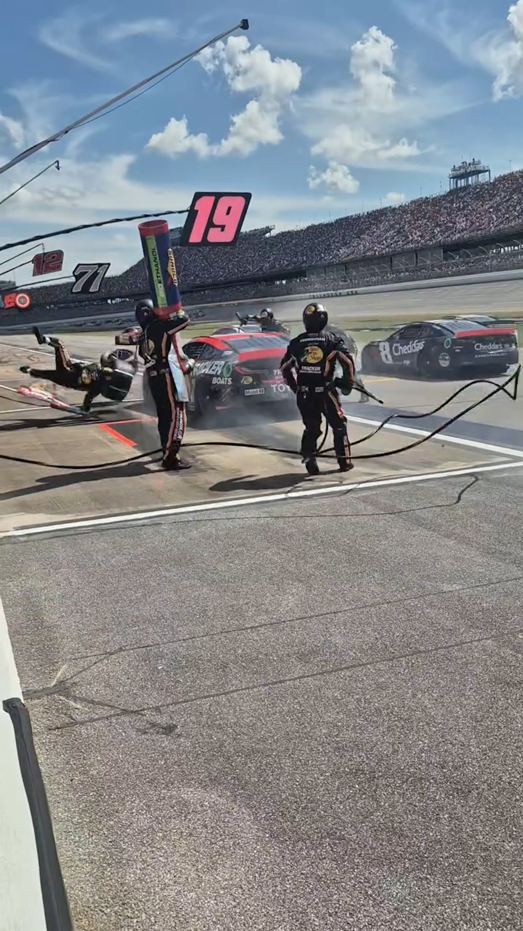 Pit road chaos: Chase Briscoe caught up in crew mishap