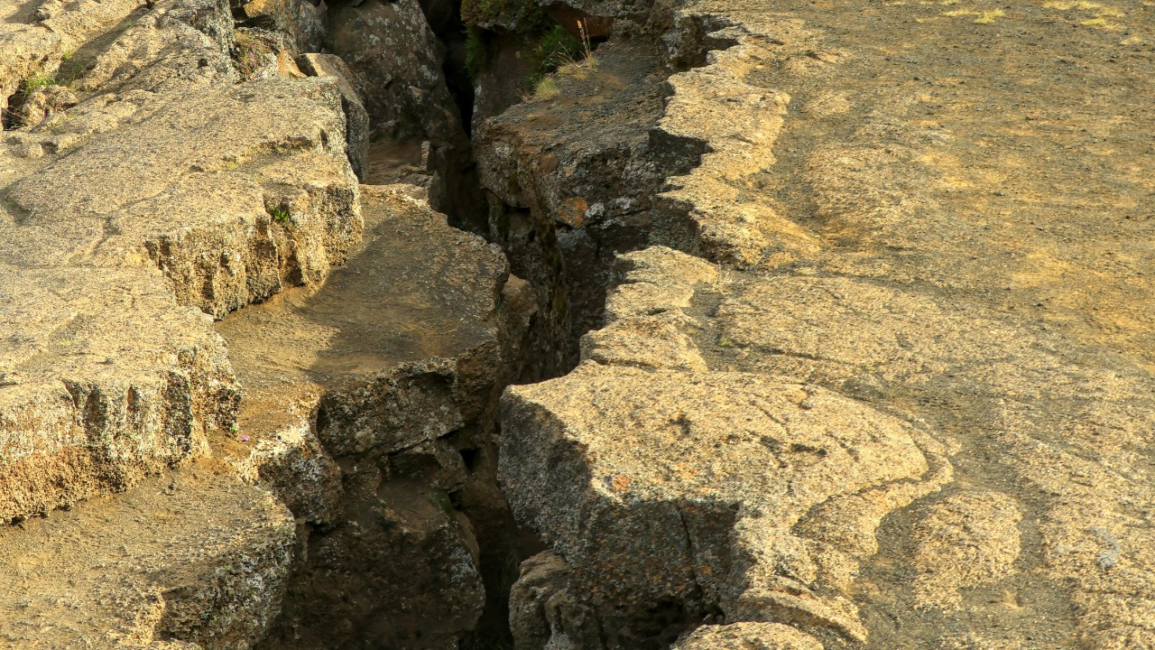 A magnitude 6.0 earthquake just slammed Hawaii’s Big Island — cracking ...