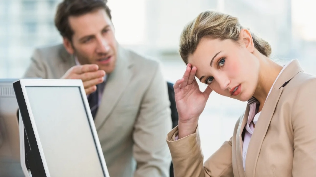 The silent power move that instantly shuts down office bullies