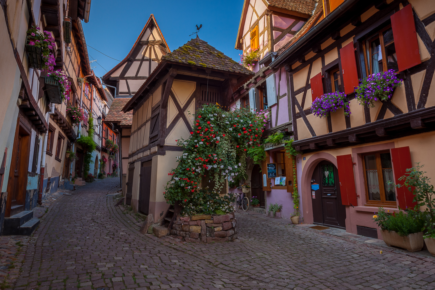 The French village built in concentric circles where residents paint ...