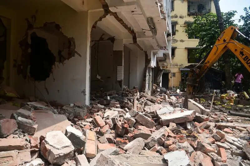 Payloaders strike bldgs linked to TMC councillor, Sona Pappu