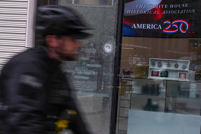 Alleged gunman outside White House had run-ins with Secret Service ...