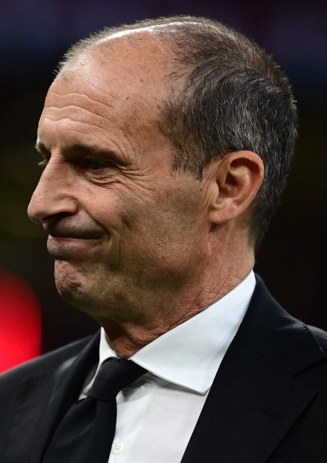 Milan all'inferno: perde col Cagliari e scivola sesto. Roma e Como in ...