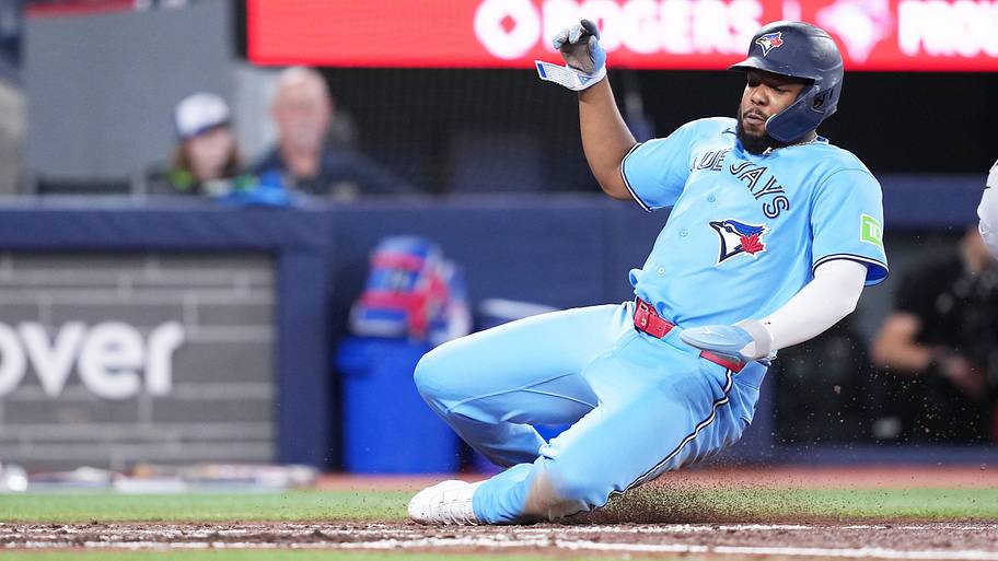 Vladimir Guerrero Jr. leaves Blue Jays game following scary hit-by-pitch