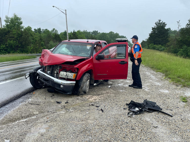 1 hospitalized after crash leaves SUV in embankment on State Route 4