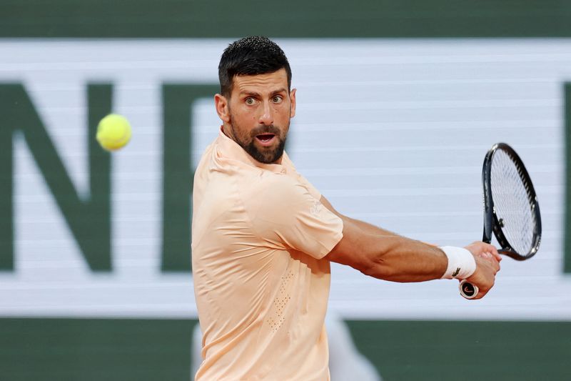 Djokovic supera a Mpetshi Perricard en la primera ronda del Abierto de ...
