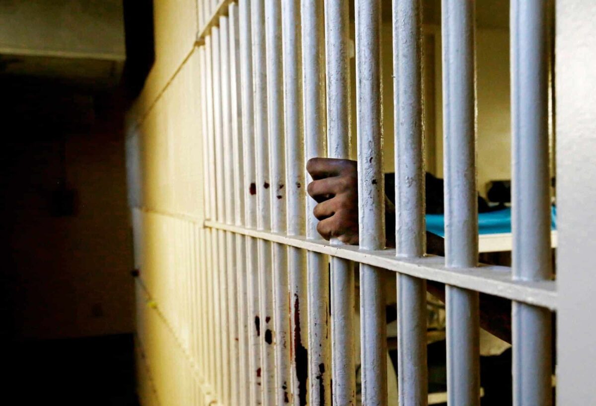 Former NFL star seeks release from prison, may play football again ...