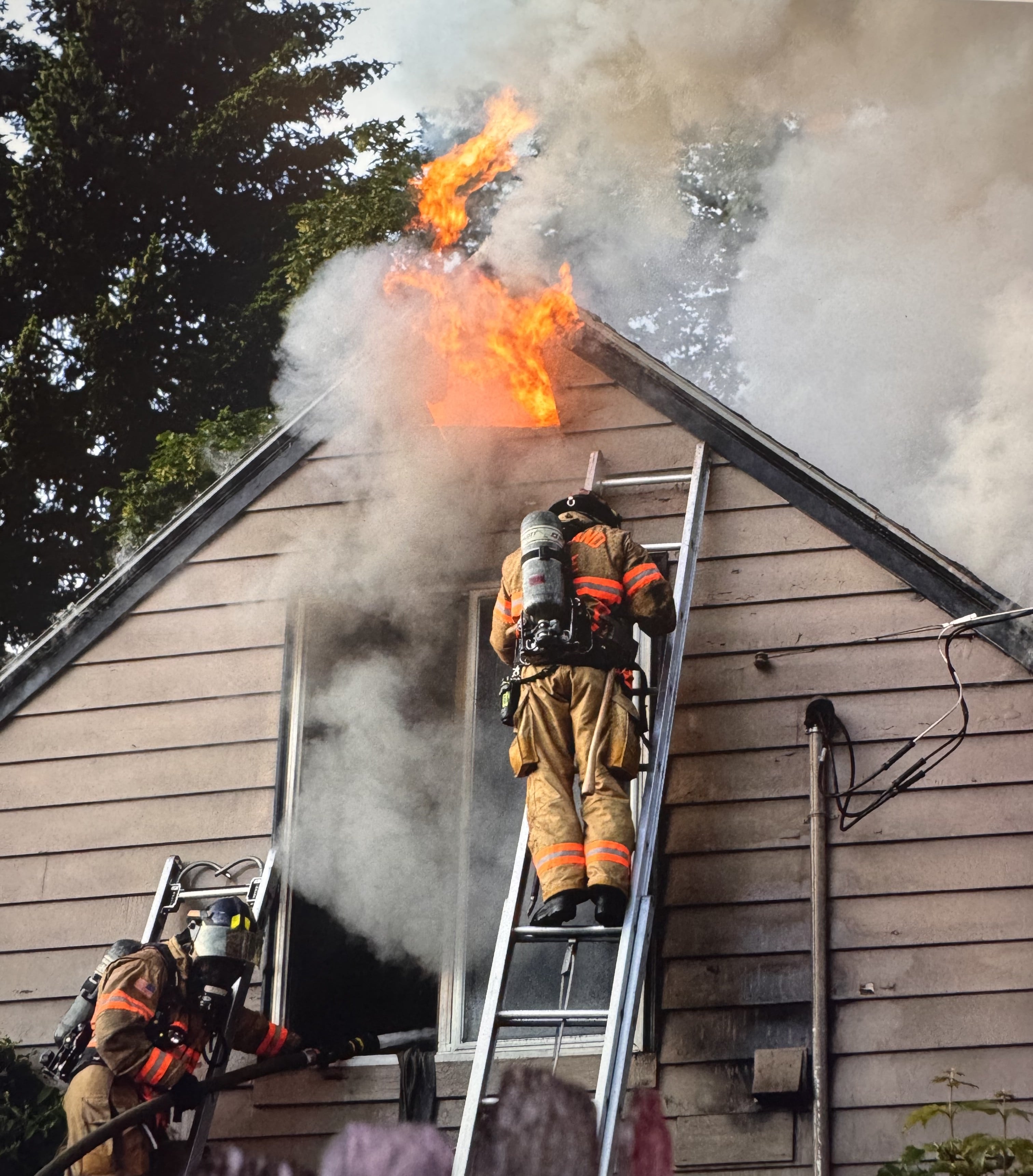 1 dead after N Portland house fire, 2nd person hurt after jumping from ...