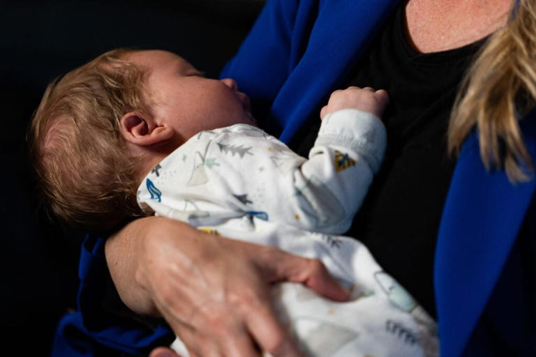 Charlie Munger said if a family has to pay $5K to have a baby, 'they ...