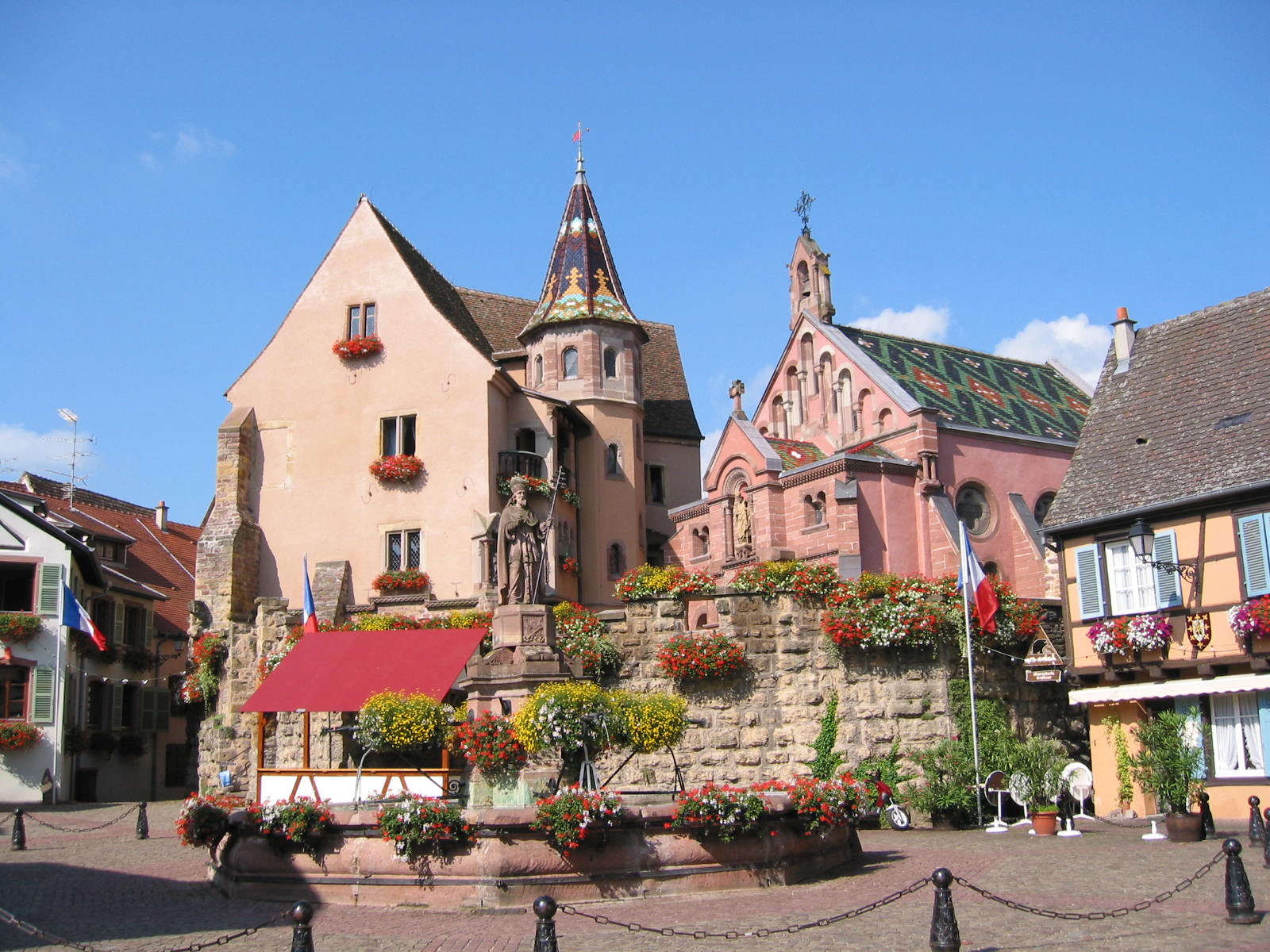 The French village built in concentric circles where residents paint ...