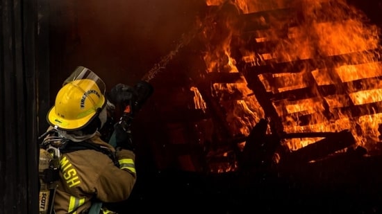 South Gate fire: Massive industrial blaze blankets Los Angeles with ...