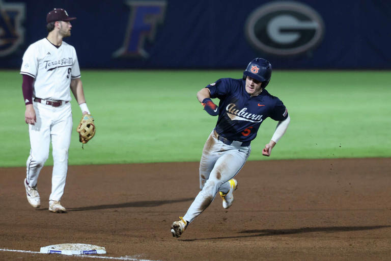 NCAA tournament schedule: Saturday scores, Sunday matchups, list of CWS ...