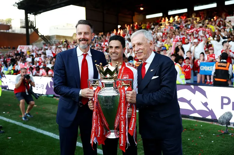 Look: Arsenal celebrate with Premier League trophy after winning last game