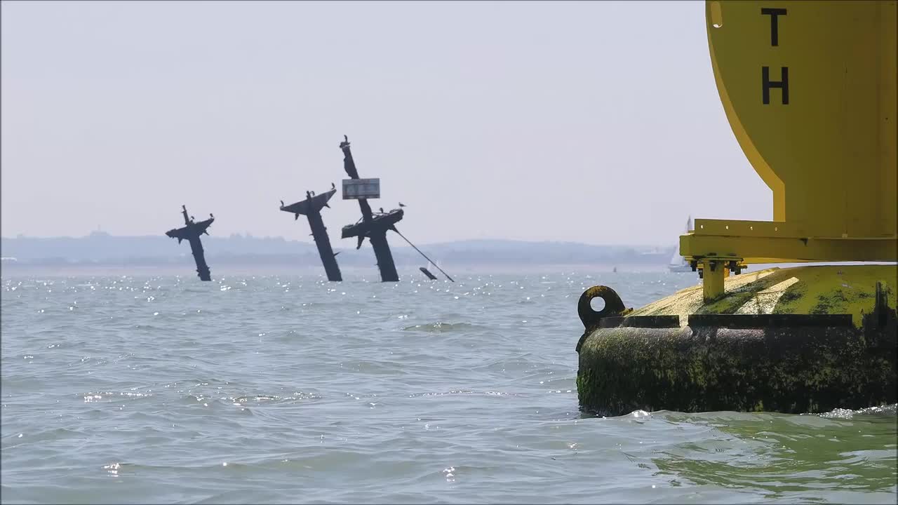 Contractor wins bid to remove Thames shipwreck's masts off Kent, UK