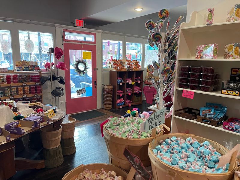 11 small-town Missouri bakeries where the line starts before you even park