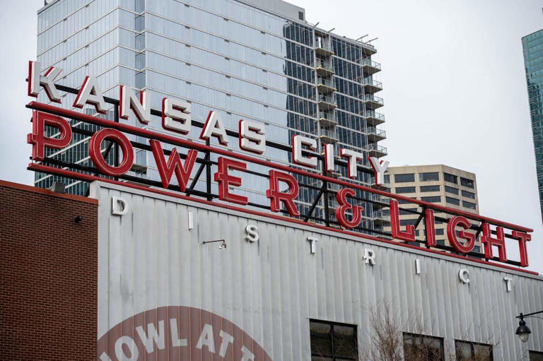 KC mini golf, axe-throwing businesses close amid lawsuit over unpaid rent