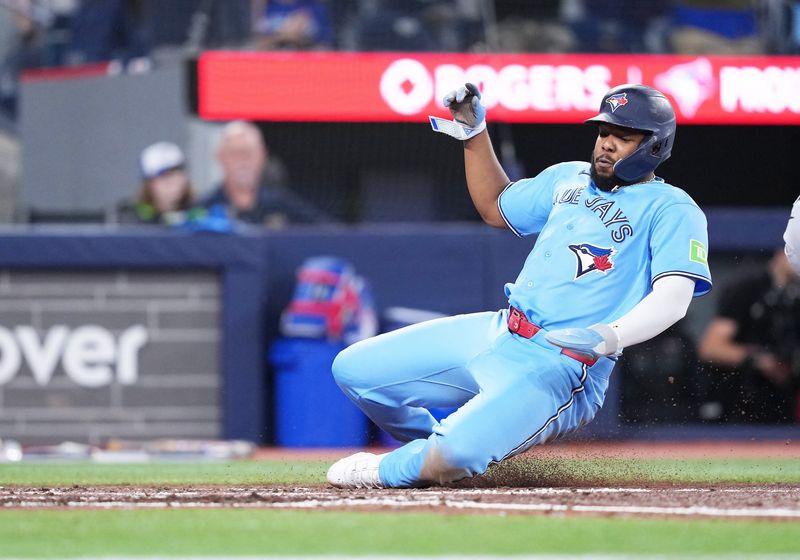 Jays' Dylan Cease, Vladimir Guerrero Jr. leave game with injuries
