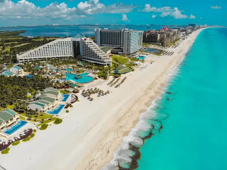 Travel warning sparks fear for tourists heading to Cancun