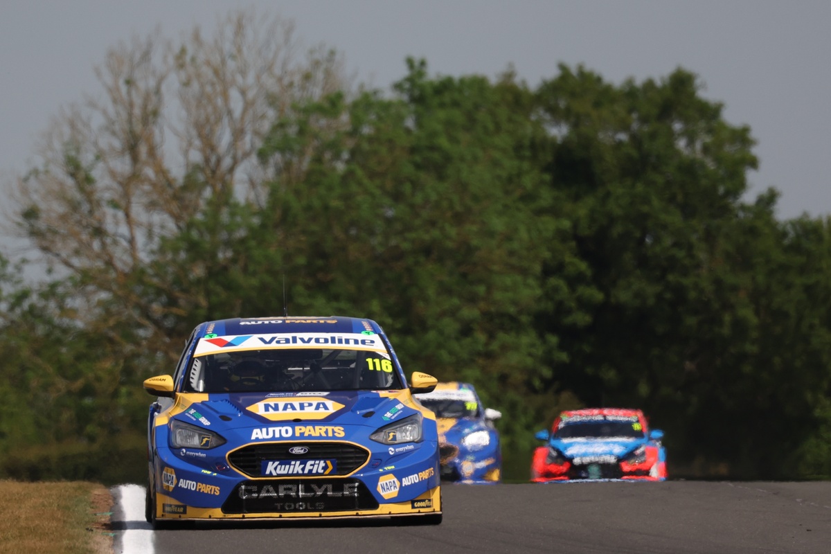 BTCC Snetterton: Sensational Sutton strikes from 10th to win, disaster ...