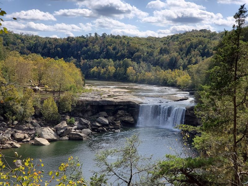 A newlywed bride disappeared over this Kentucky waterfall and visitors ...