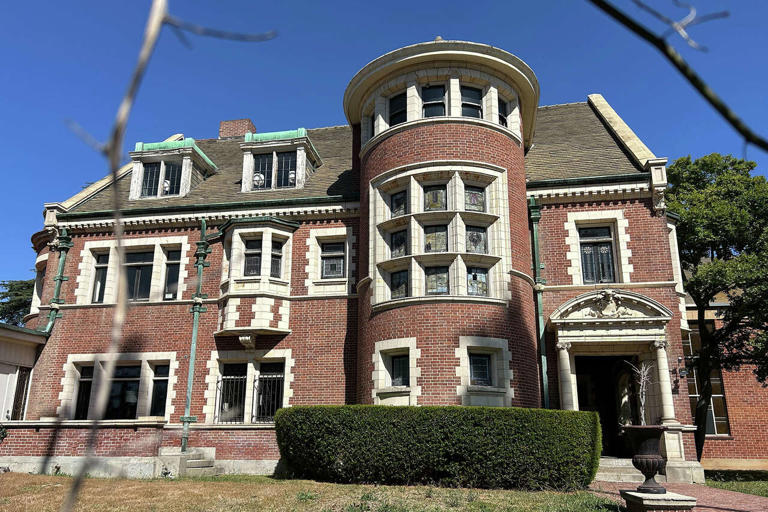 The decaying California mansion that horror fans can't stop staring at