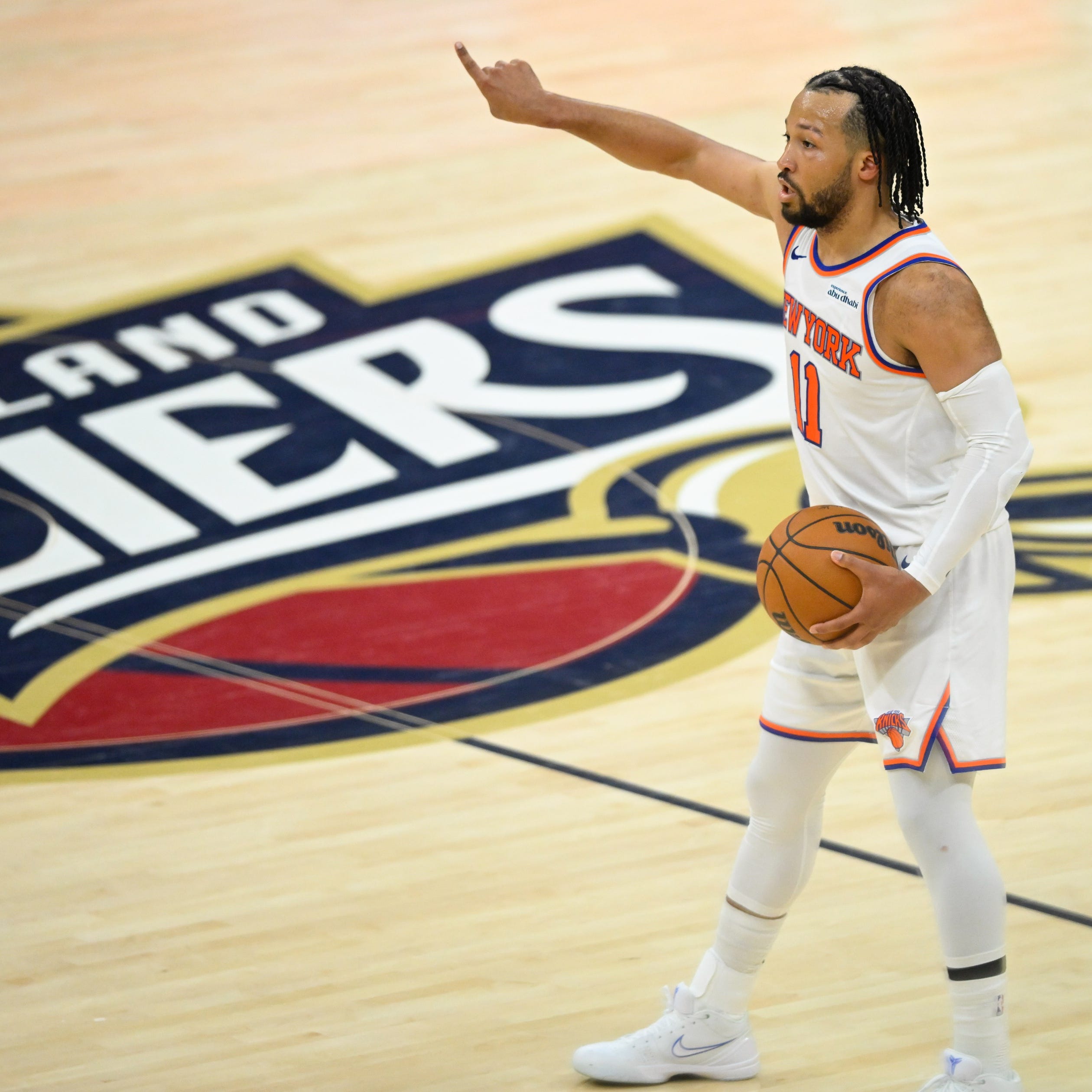 How much does it cost to sit courtside at a New York Knicks NBA Finals ...