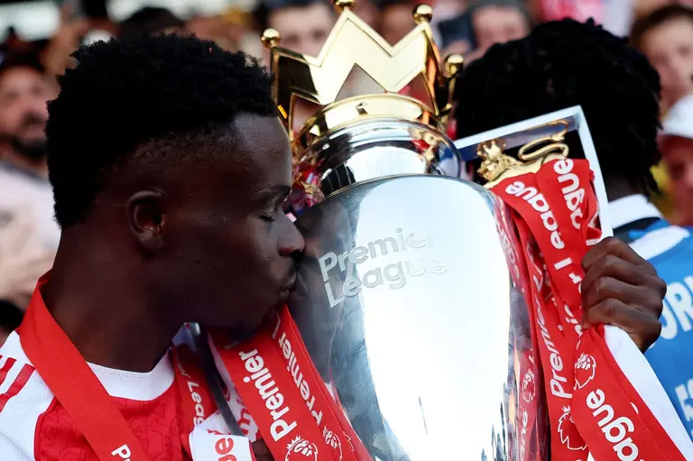 Look: Arsenal celebrate with Premier League trophy after winning last game