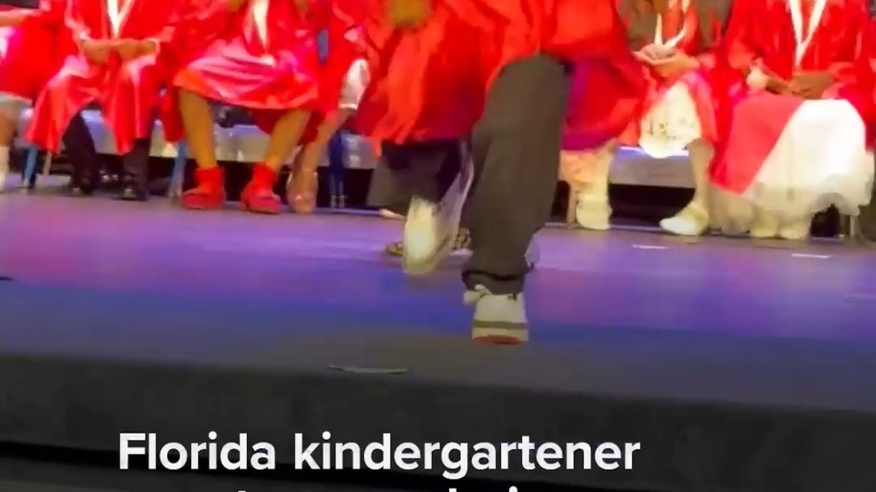 Florida kindergartener runs to mom during graduation ceremony