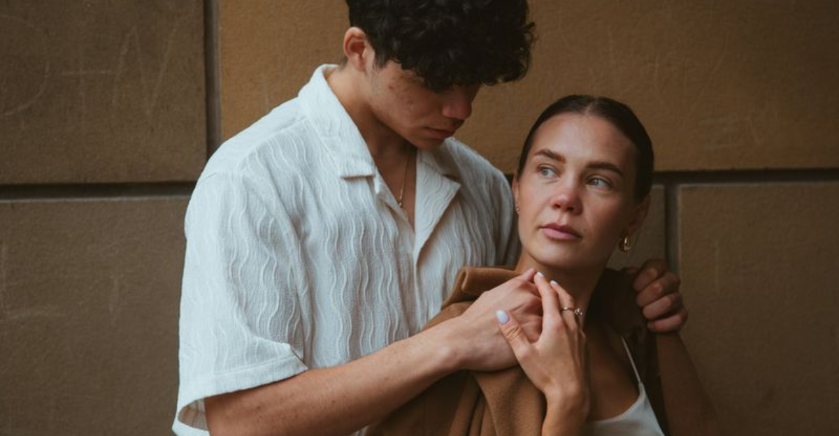 7 quiet signs of hidden tension in a relationship