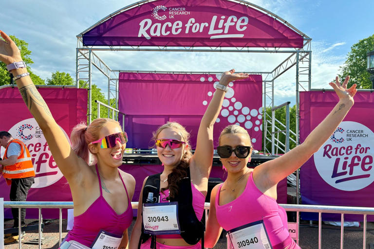 12 inspiring photos from Cancer Research UK’s Race for Life in Belfast