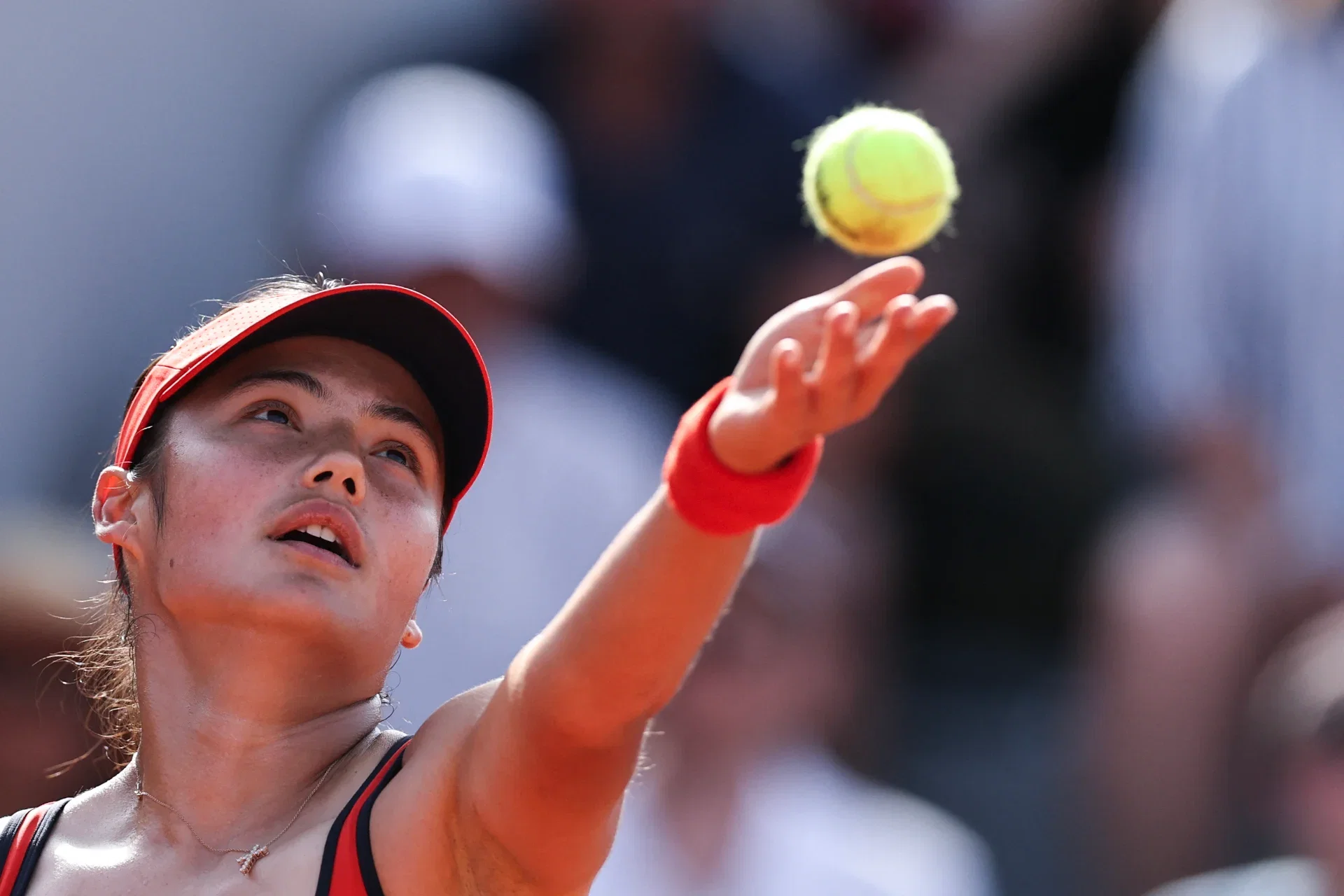 İkinci sette büyük geri dönüşe rağmen Raducanu, Roland Garros'a ilk ...