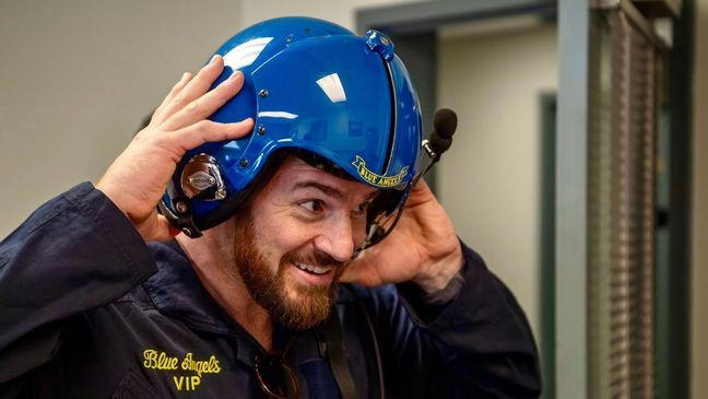 Former Penn State linebacker Michael Mauti flies with US Navy Blue Angels