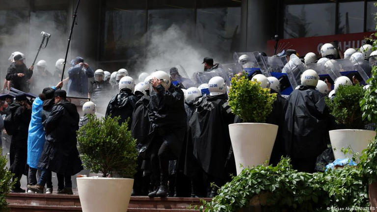 Turkish police fire water cannons at protesters in Izmir