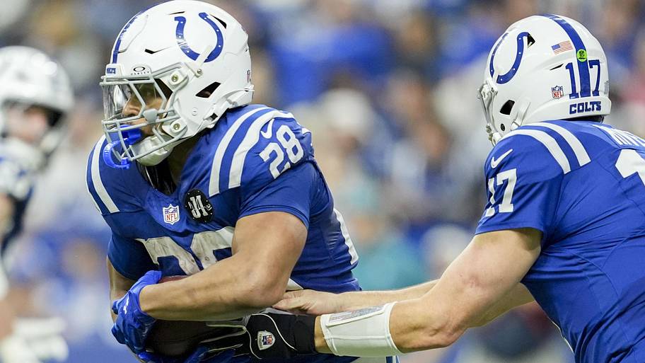 Big De'Von Achane extension could hint at Colts' next move with ...