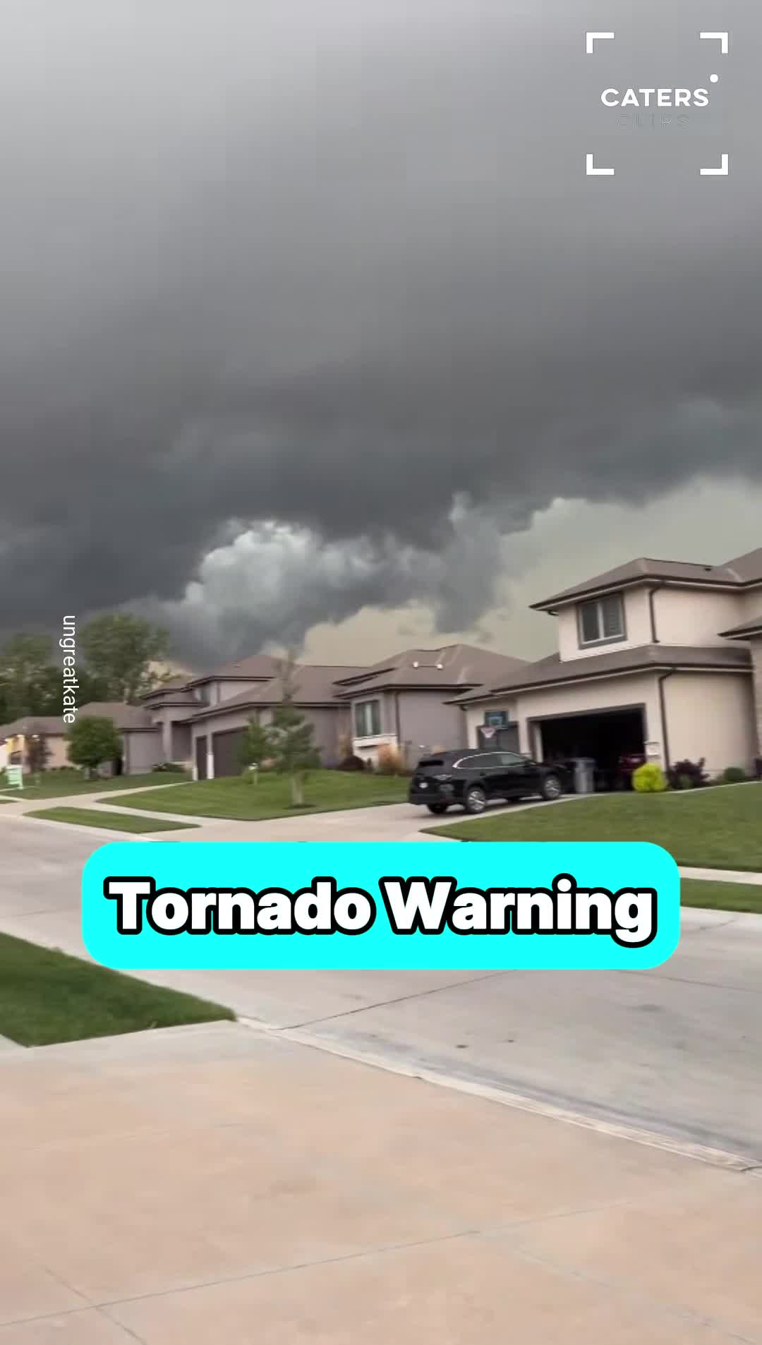 Massive storm cloud lingers after tornado warning in Nebraska, USA