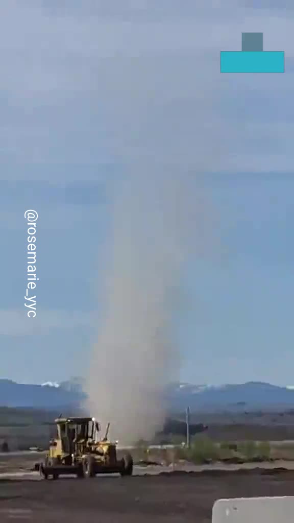 Mini dust tornado spins through Alberta