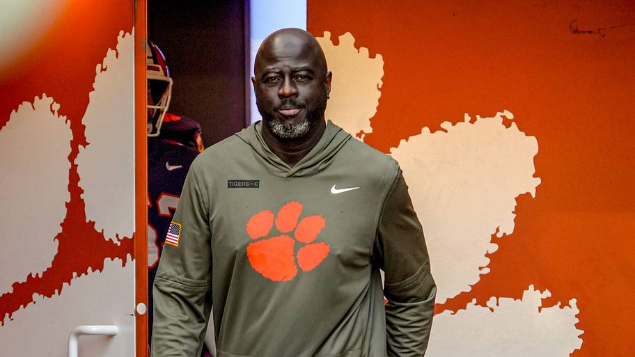 4-star edge rusher confirms visit for Clemson Tigers massive recruiting ...