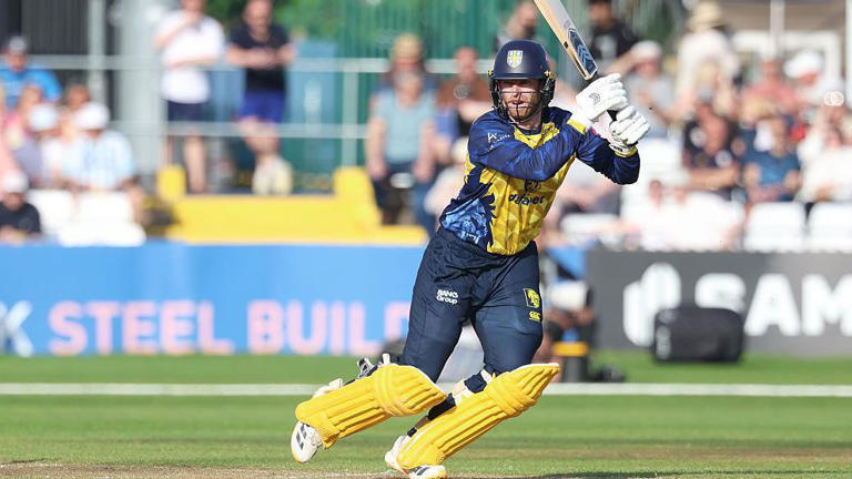 Curran, Rew and Moeen star as eight stay unbeaten in T20 Blast