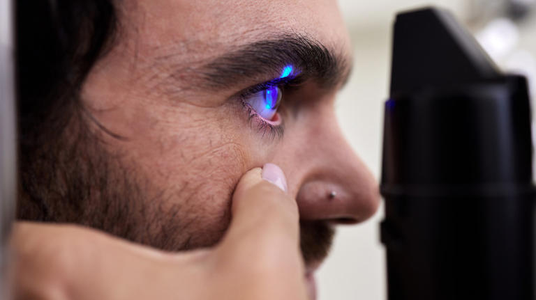 You might have heart disease if this happens to your eyes